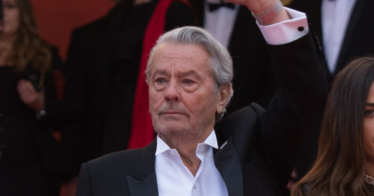Alain Delon "harcelé" par sa dame de compagnie : Hiromi Rollin sort ...