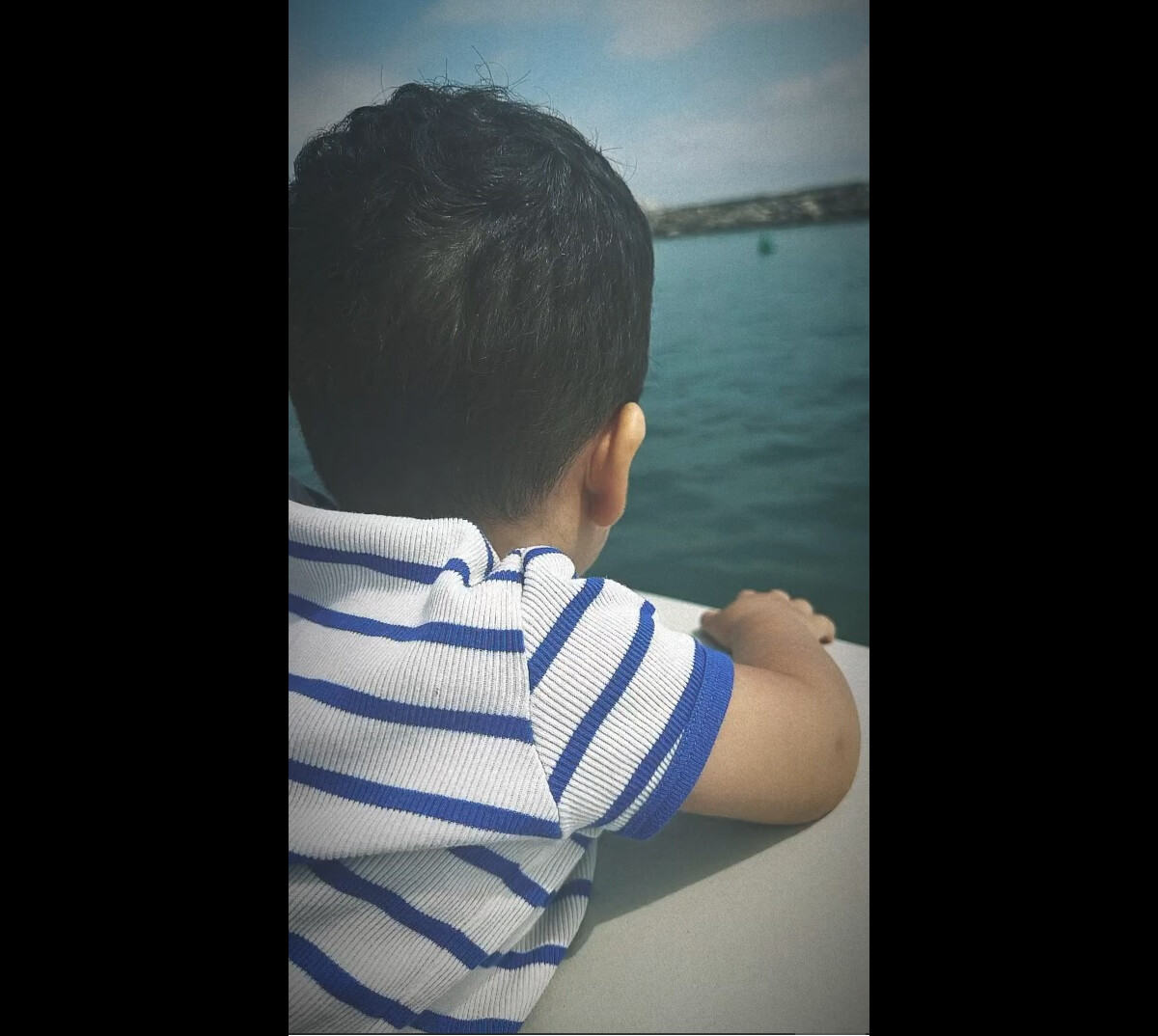 Photo : Le petit Zayn a déjà le pied marin. ©Instagram - Purepeople