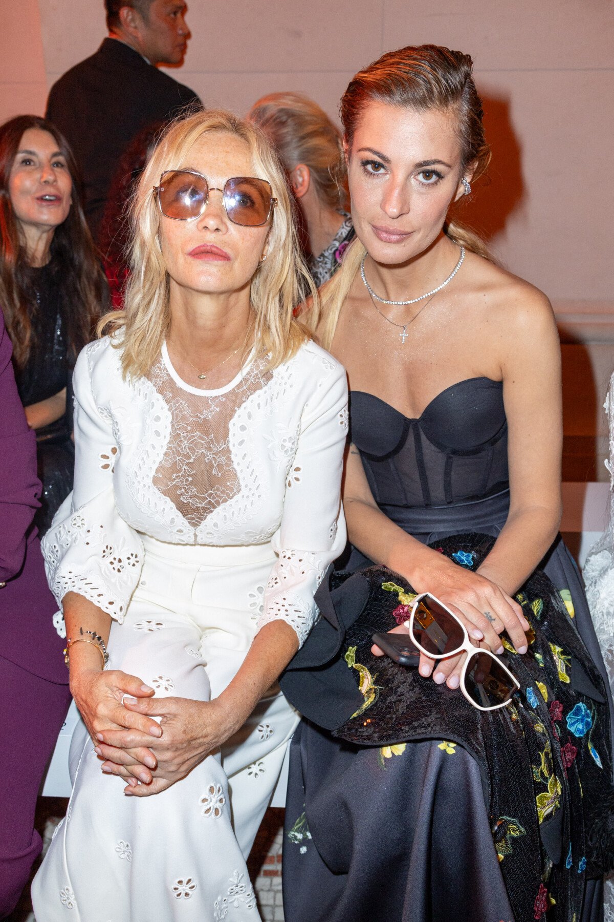 Photo : Emmanuelle Beart et Sveva Alviti - Front row du défilé de mode ... Photo : Emmanuelle Beart et Sveva Alviti - Front row du défilé de mode ...