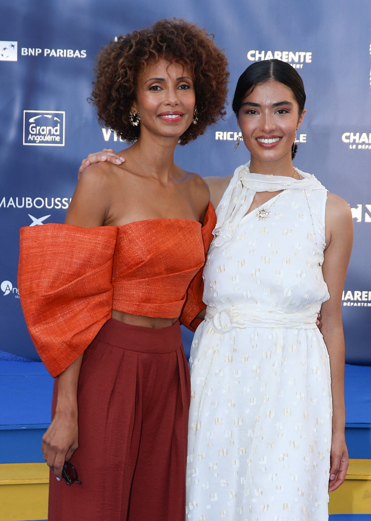 Photo : Sonia Rolland et Esther Rollande - Arrivées sur le tapis bleu de la 16ème édition du ...