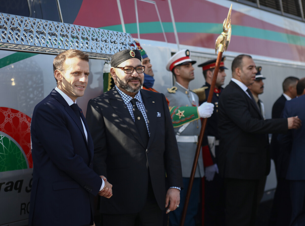 Photo : Emmanuel Macron et le roi Mohammed VI du Maroc à la sortie de ... Photo : Emmanuel Macron et le roi Mohammed VI du Maroc à la sortie de ...