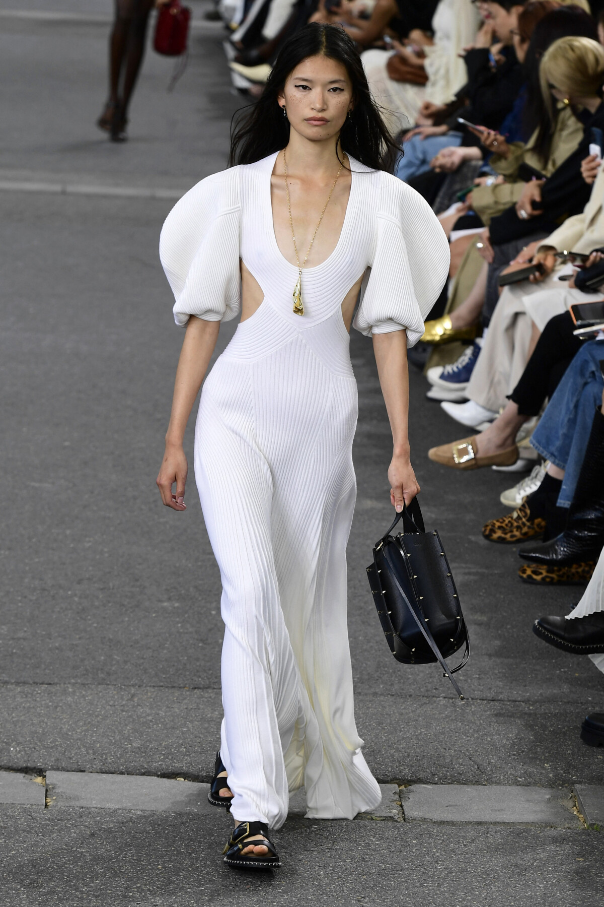 Photo : Un mannequin lors du défilé de mode prêt-à-porter Chloé ...