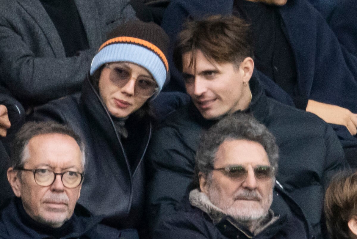 Photo : Raphaël Quenard et une amie en tribunes lors du match de ...