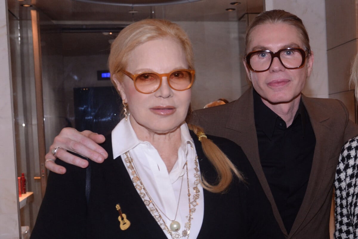 Photo : Heureusement, la mère et le fils se retrouveront bientôt. Exclusif - Sylvie Vartan ...