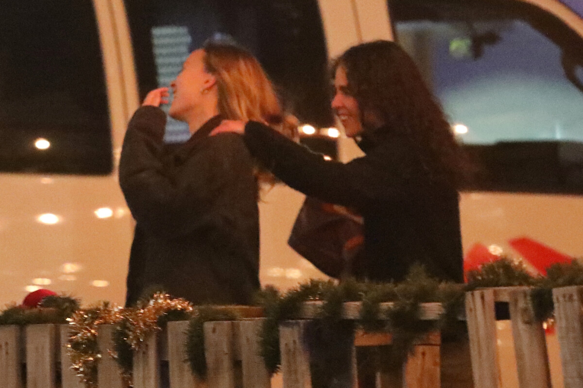 Photo : Exclusif - Lily-Rose Depp et sa compagne 070 Shake, tendres et ...