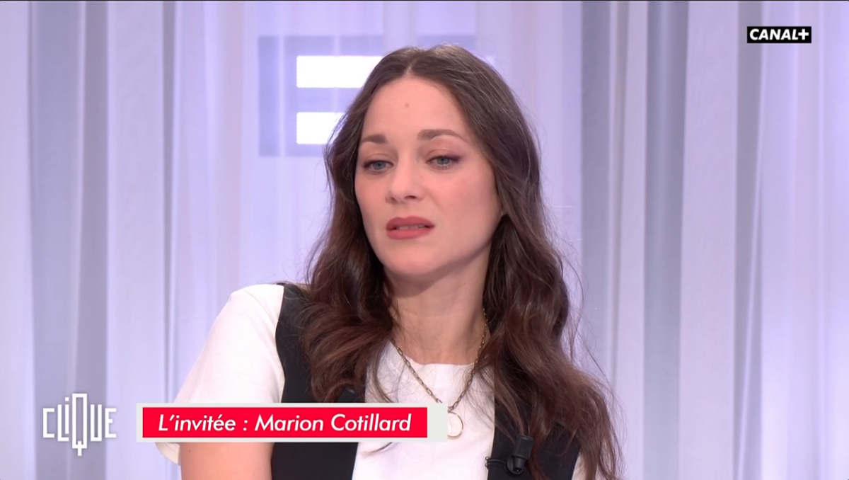 Vidéo : Marion Cotillard dans l'émission Clique. - Purepeople
