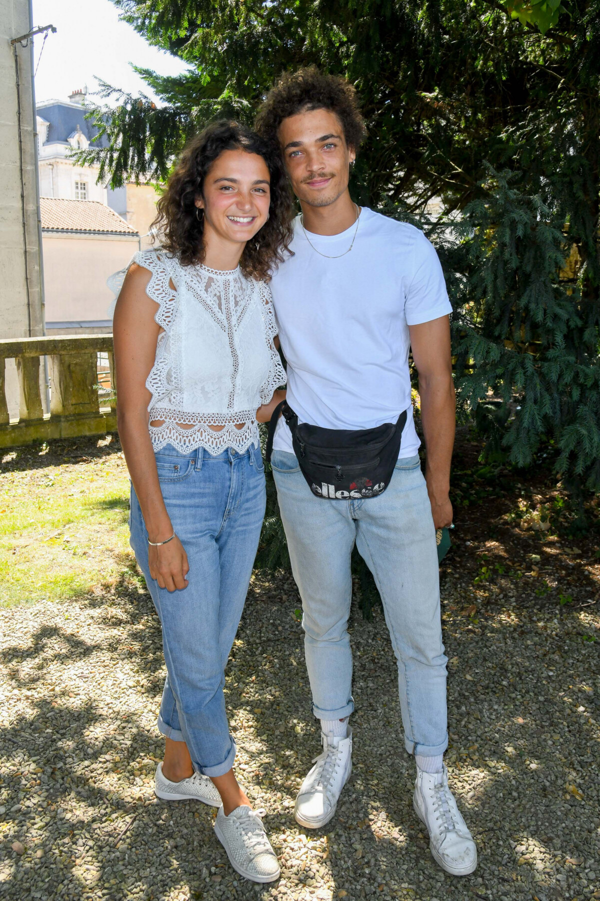 Photo : Pauline Bression et Bryan Trésor pour le film"Vagabondes" lors ...