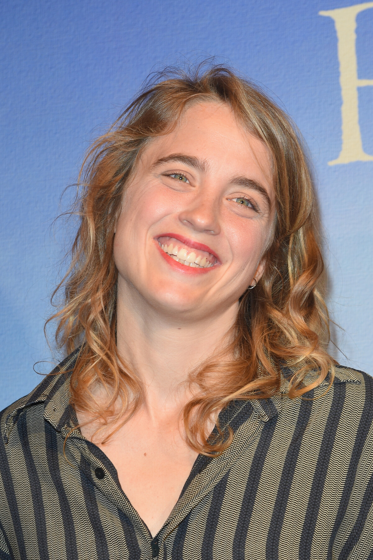 Photo : Adèle Haenel à la première de "Un peuple et son roi" au cinéma ...