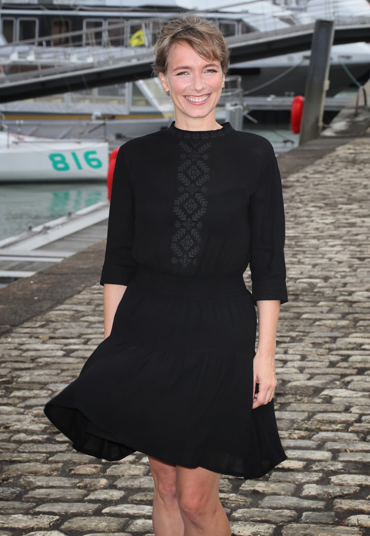 Photo : Au coté de Julie-Anne Roth. Julie-Anne Roth au photocall de ...