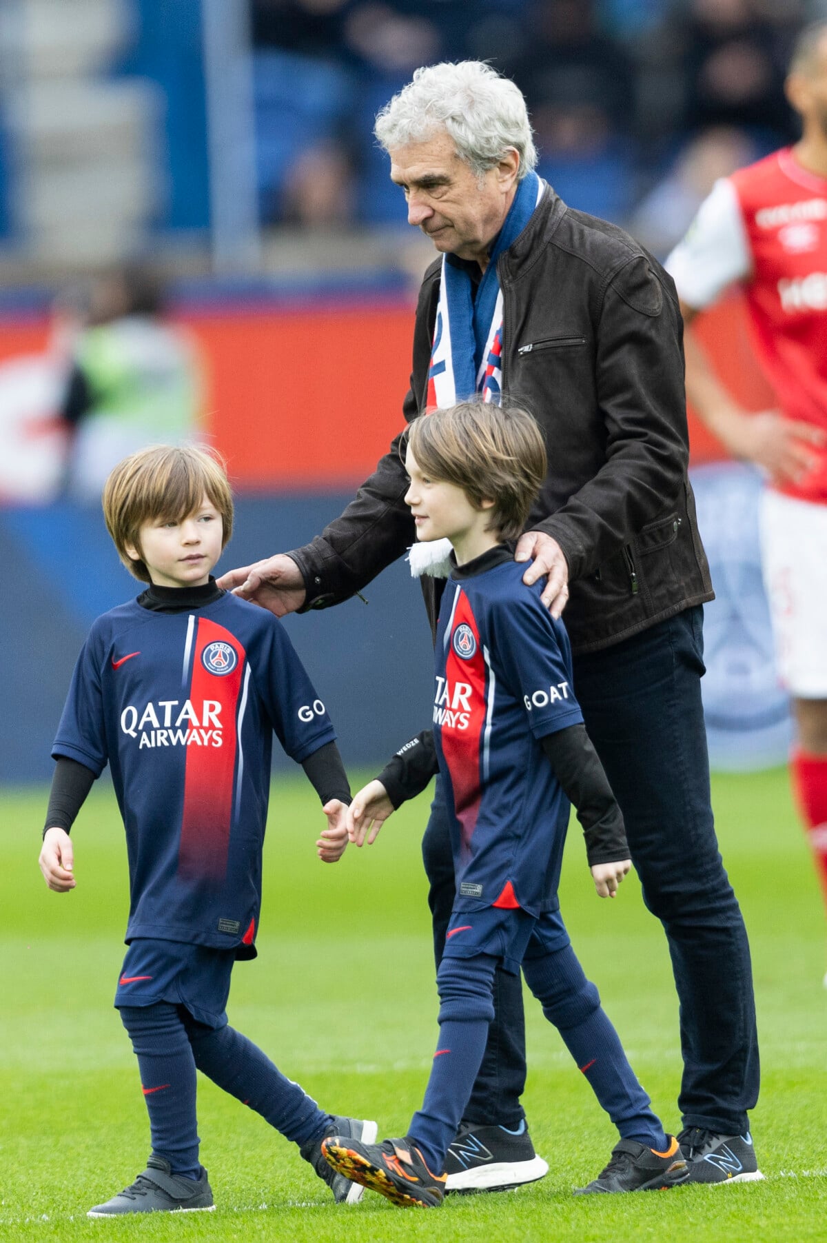 Photo : Dominique Rocheteau - Personnalités dans les tribunes du match ...