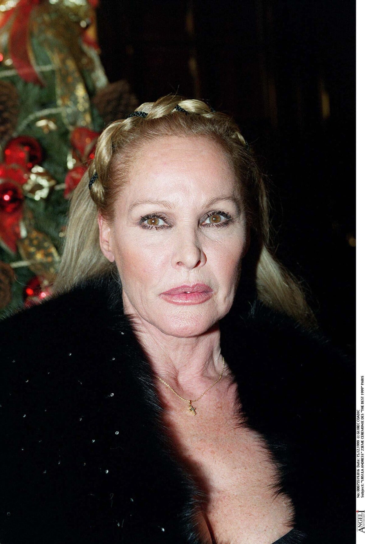 Photo : Ursula Andress, 23ème cérémonie des The Best 1999 - Purepeople