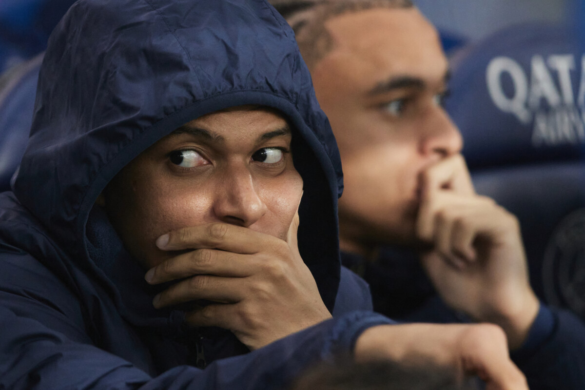 Photo : Kylian Mbappe - People dans les tribunes lors du match de ...