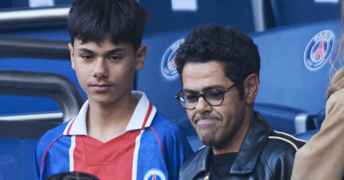 PHOTOS Jamel Debbouze et son fils, fans dépités du PSG : Léon (15 ans) apparaît avec une tenue ...