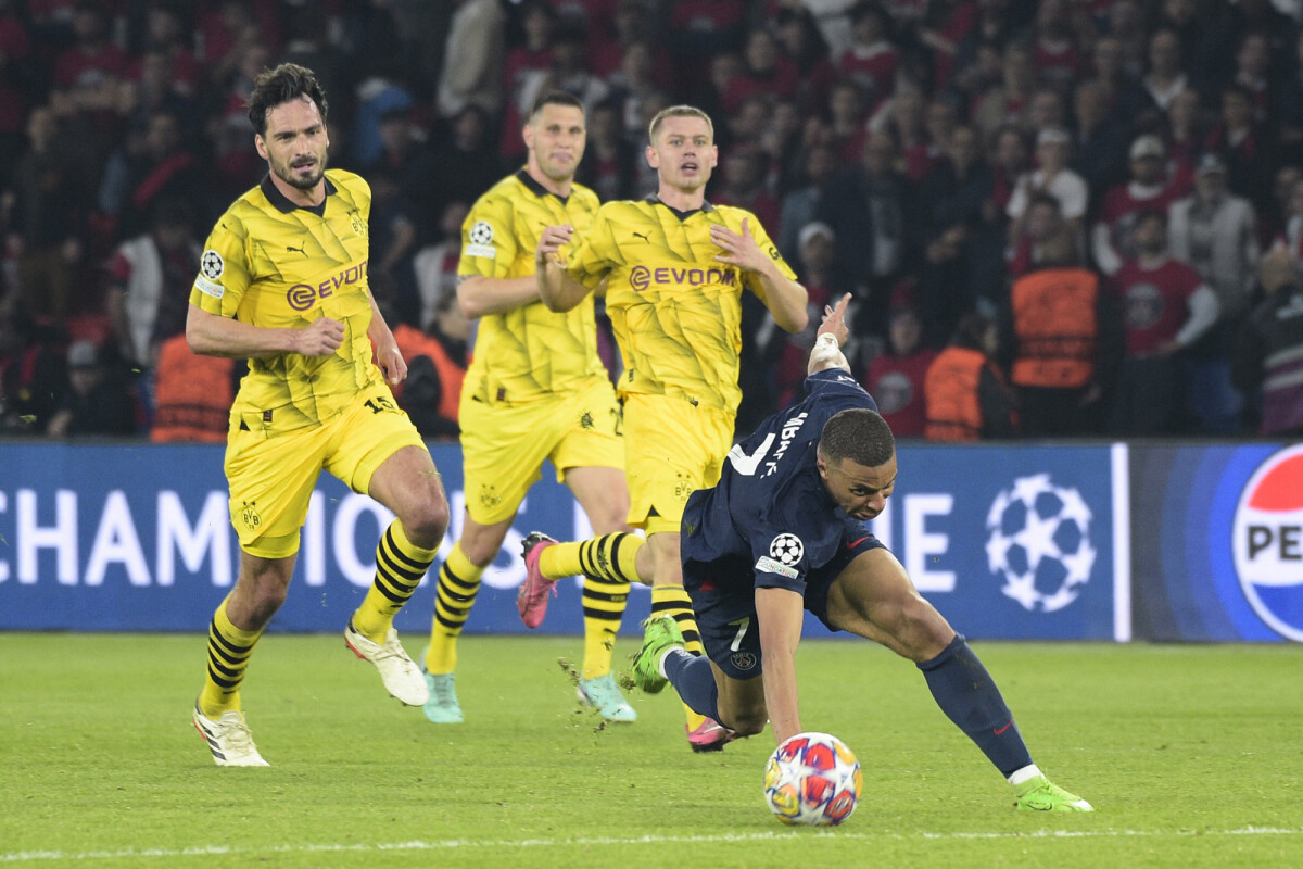 Photo : Kylian Mbappe (PSG) vs Mats Hummels (Borussia Dortmund) - Demi-finale retour de Ligue ...