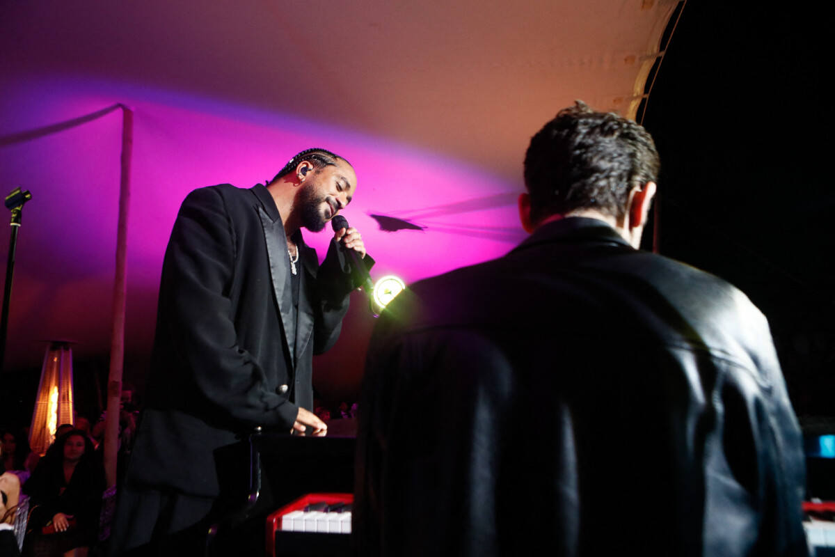 Photo : Slimane - Showcase de Slimane lors de la soirée de gala "Le Grand Dîner" au Palais ...