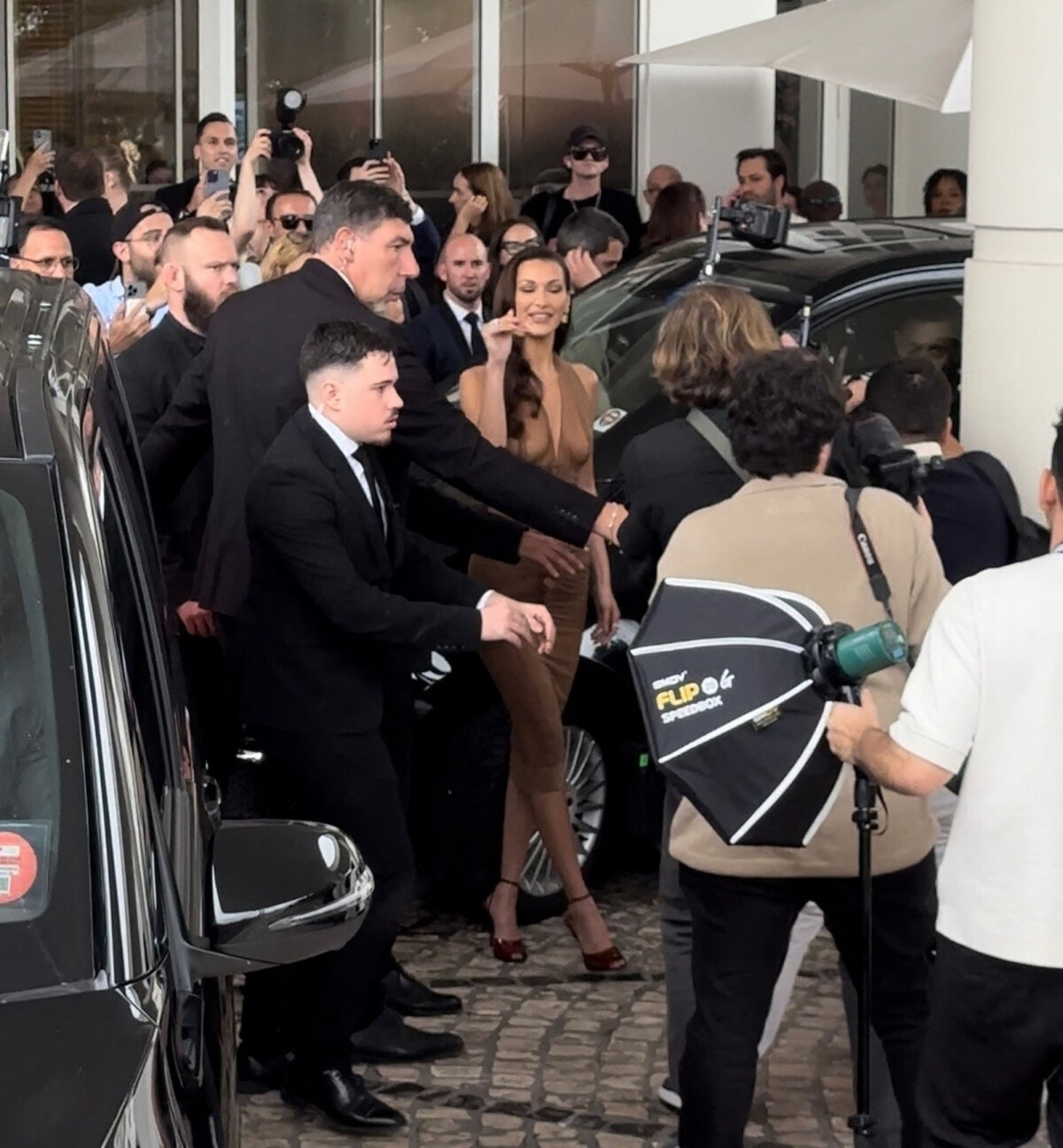 Photo : Bella Hadid lors du 77ème Festival International du Film de ...
