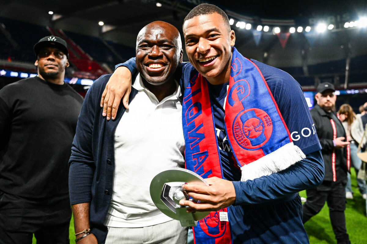 Photo : Kylian Mbappé et son père. (Credit Image: © Matthieu Mirville ...