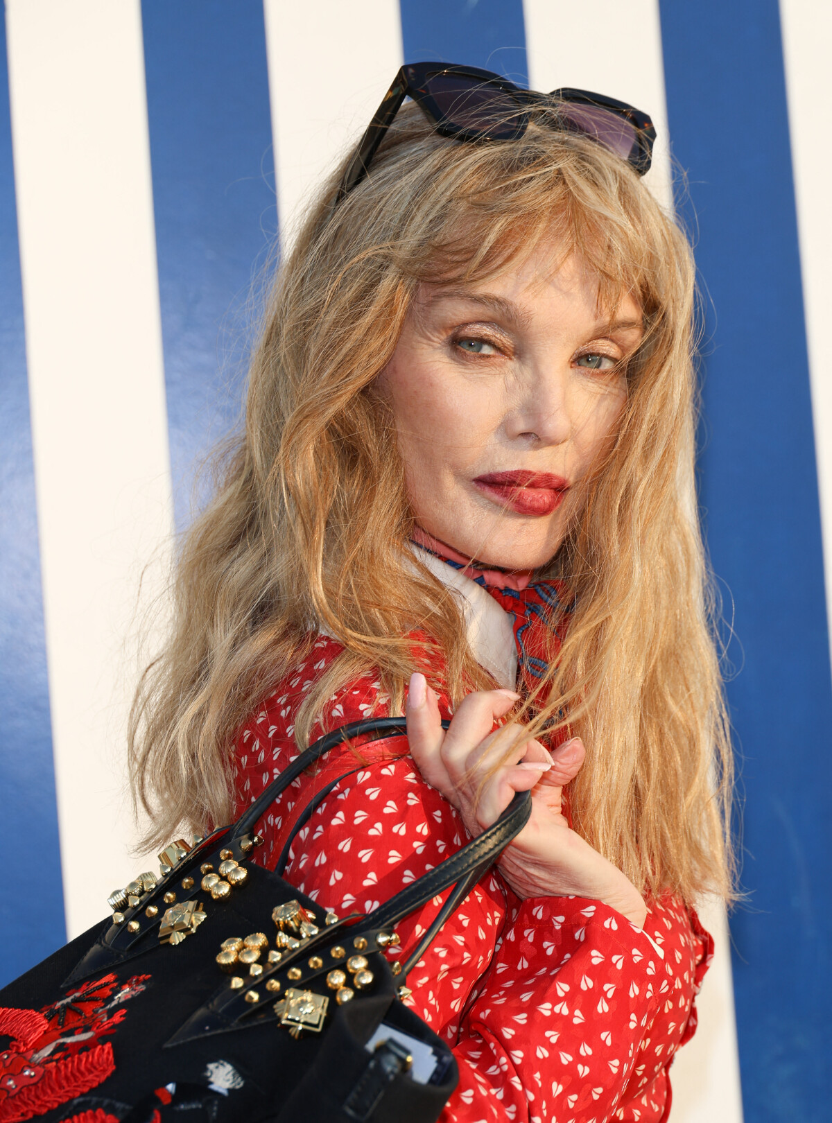 Vidéo : Arielle Dombasle va jouer un rôle majeur aux JO de Paris ! Elle ...