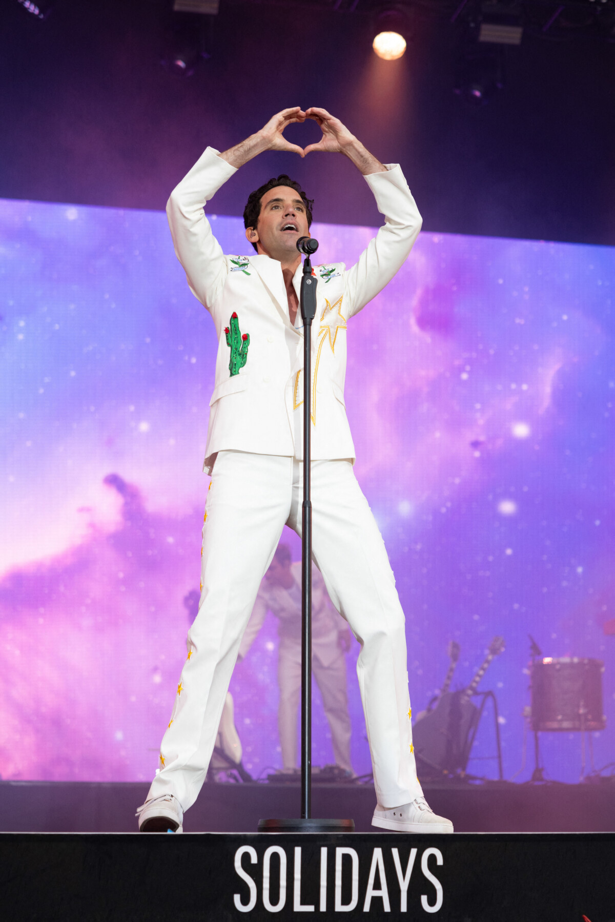 Photo : Mais Mika a su rebondir ! Mika en concert sur la scène du ...