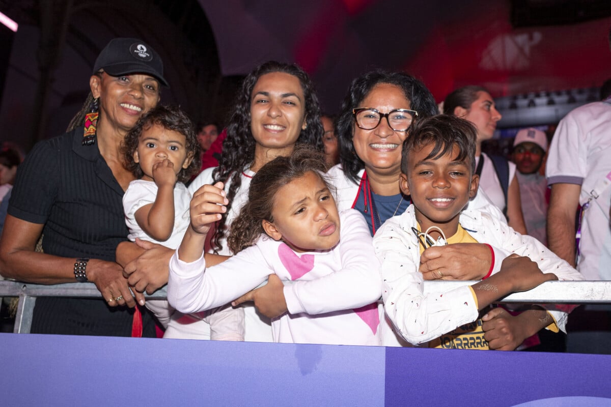 Photo : Annia (femme de Yannick Borel) avec ses filles Alyna et Anélia ...