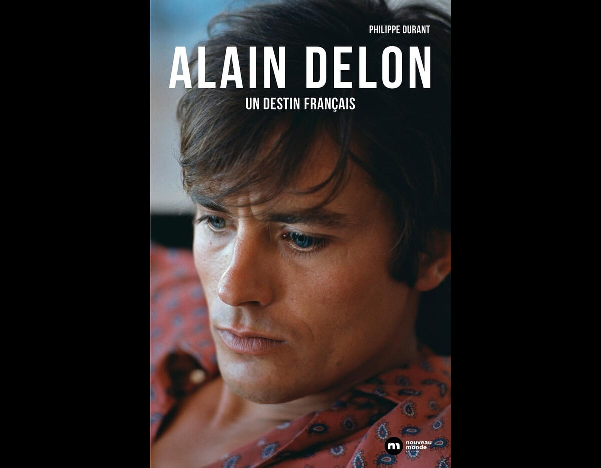 Photo : Le livre "Alain Delon, un destin français", de Philippe Durant ...