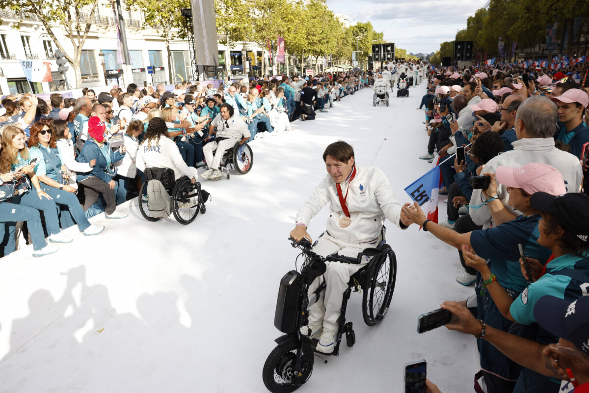 Photo : La "Parade des Champions" des Jeux Olympiques et Paralympiques ...
