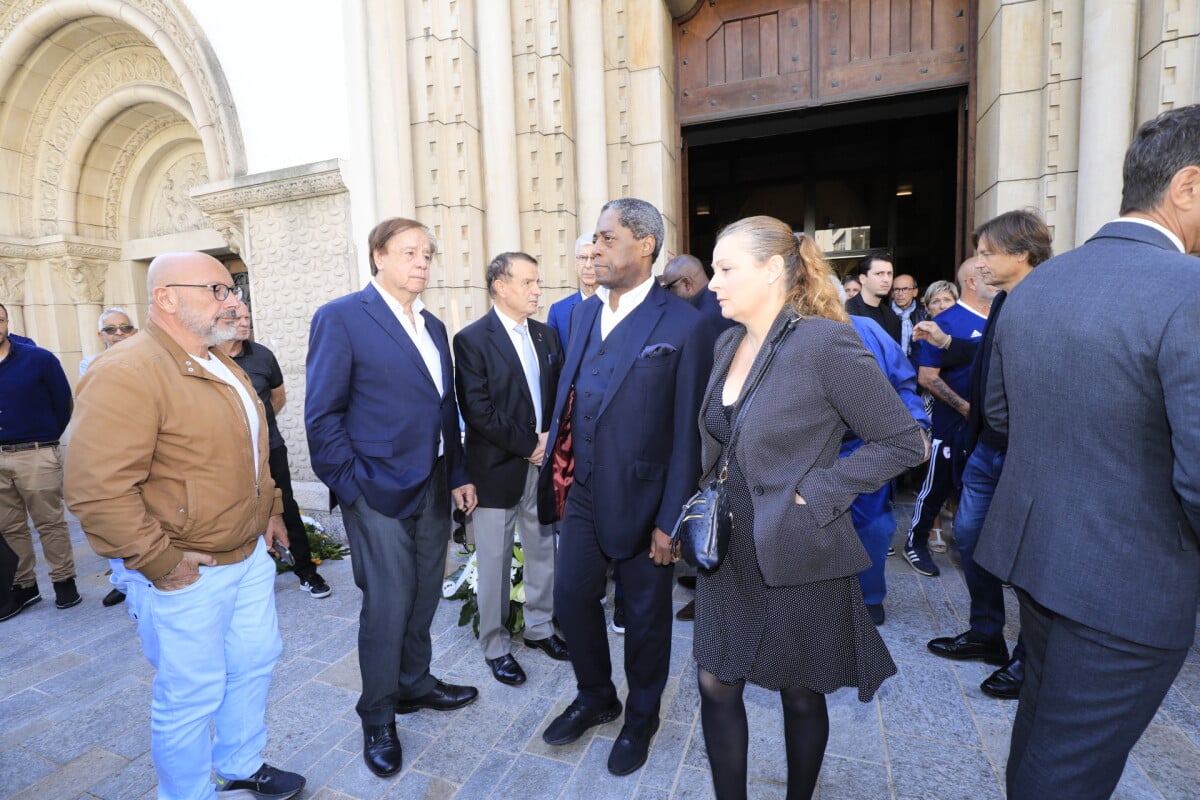 Photo : Daniel Lauclair - Sorties des obsèques du journaliste sportif ...