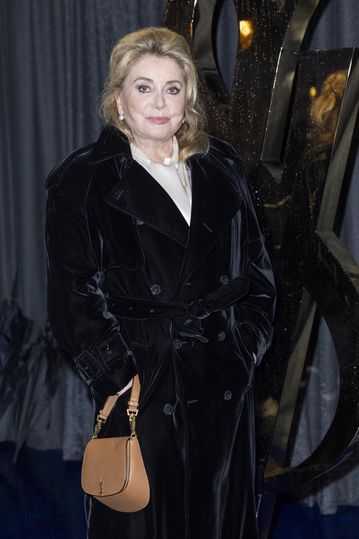 Photo : Catherine Deneuve au photocall du défilé Saint Laurent, Collection Prêt-à-porter ...