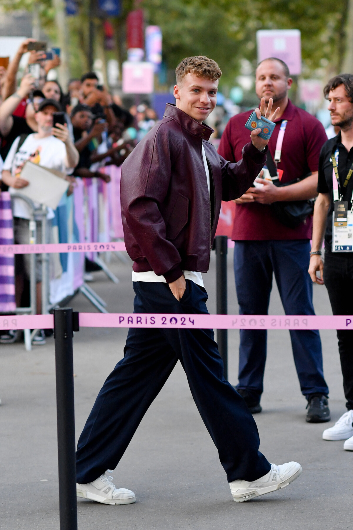Photo : Léon Marchand - Arrivées à la finale de basketball "France vs ...