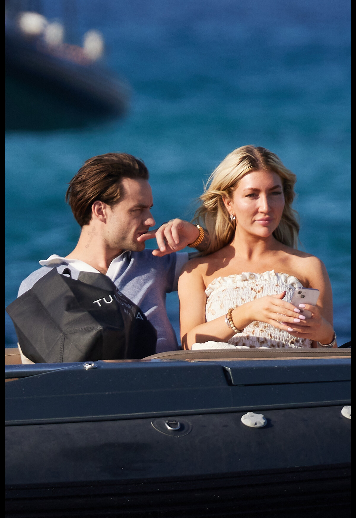 Photo : Liam Payne et sa compagne Kate Cassidy quittent la plage sur ...