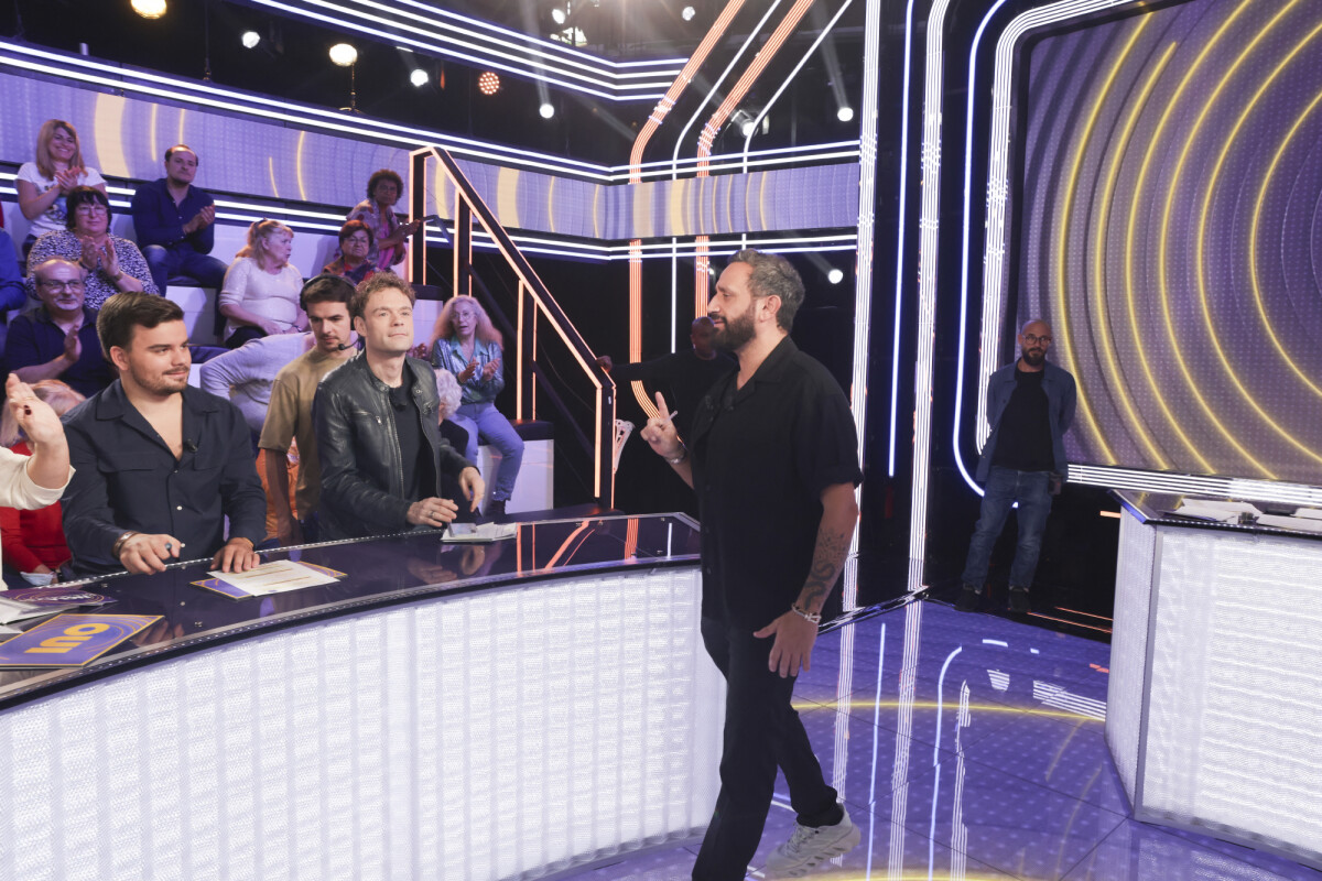 Photo : L'animateur présente également l'émission Face à Hanouna chaque ...