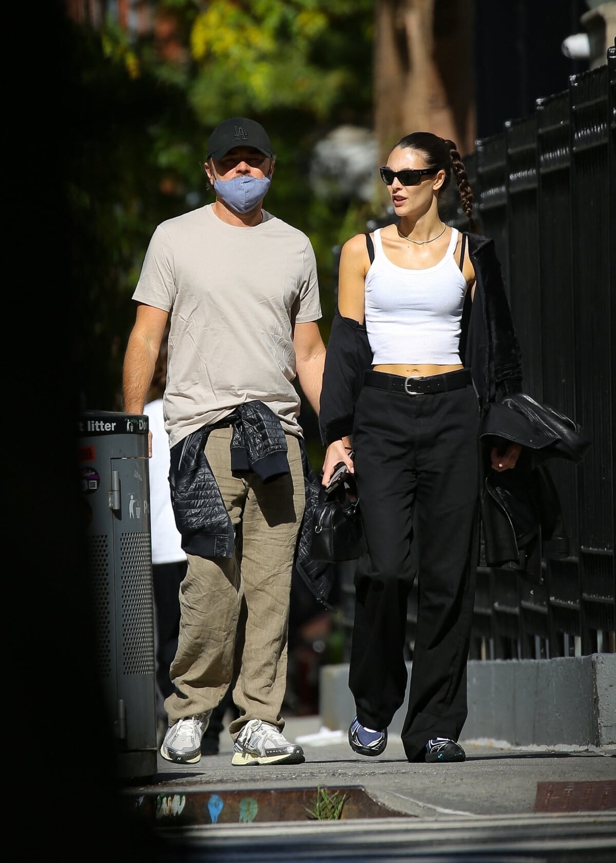 Photo : Exclusif - Leonardo Dicaprio se balade main dans la main avec ...