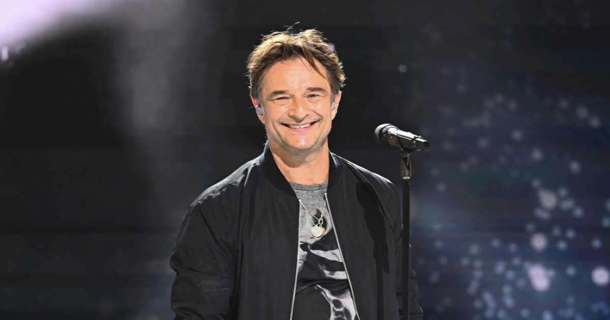 Apparition en plein concert ! Cameron Hallyday se montre pour son père ...