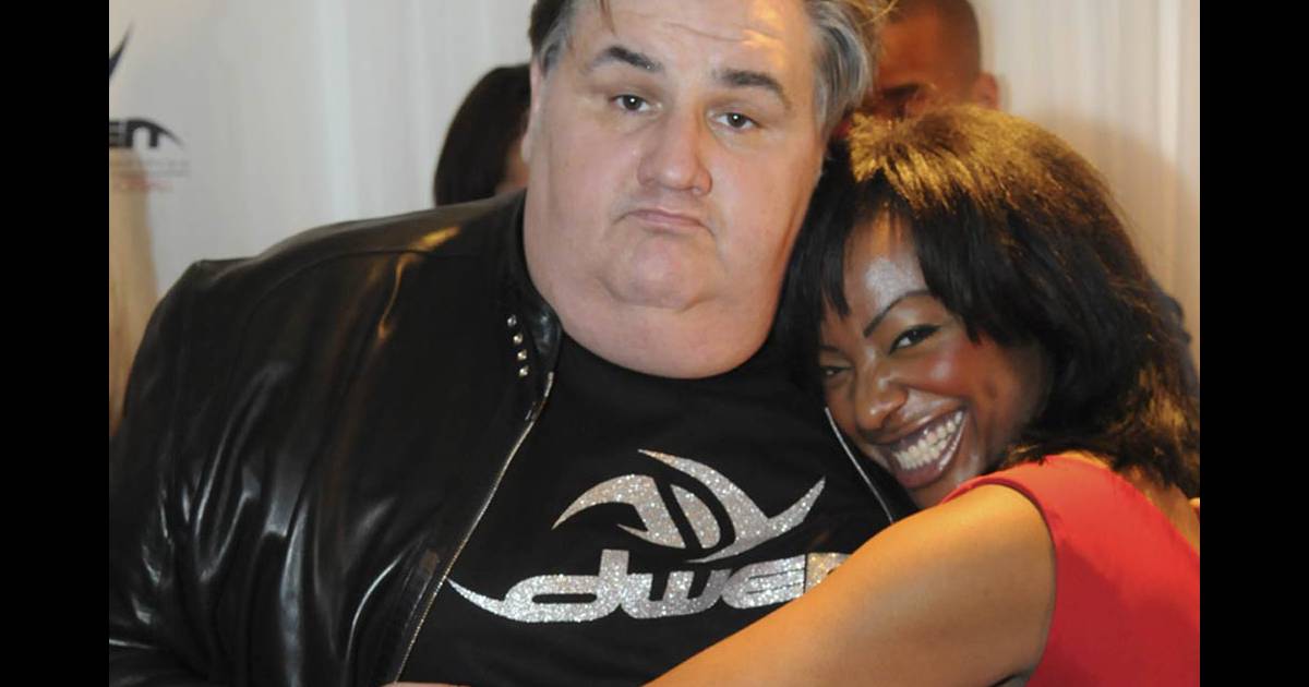 Miss Dominique et Pierre Ménès lors de la soirée de lancement de la ...
