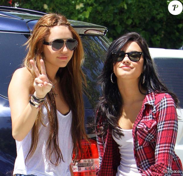 Miley Cyrus et Demi Lovato : sans leurs petits copains, les deux ...
