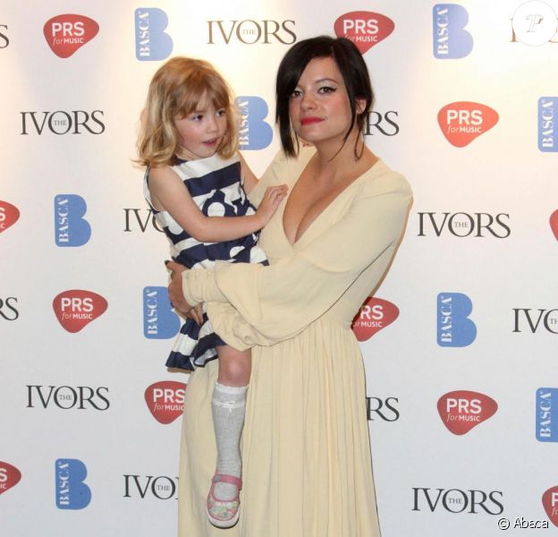 Lily Allen nous présente son nouveau bébé... et son irrésistible petite ...