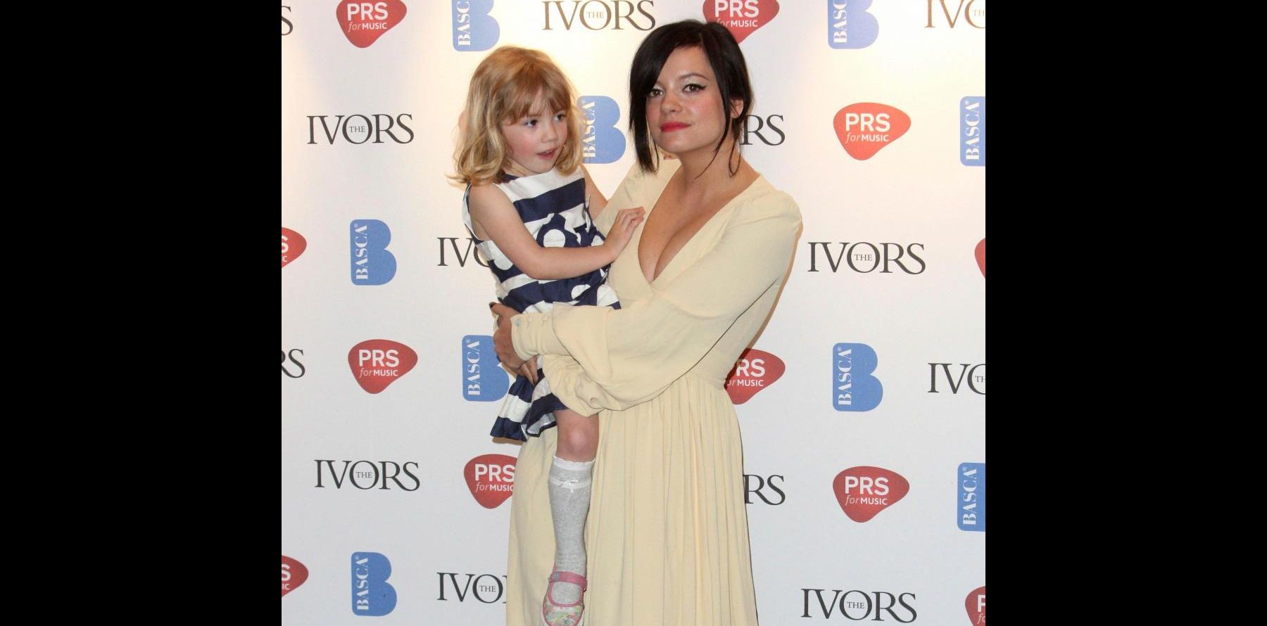Lily Allen nous présente son nouveau bébé... et son irrésistible petite ...