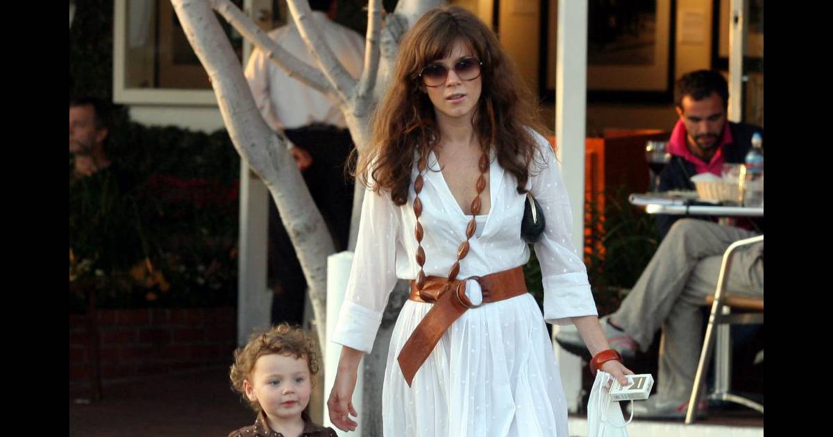 Anna Friel et sa fille Gracie en 2007 - Purepeople