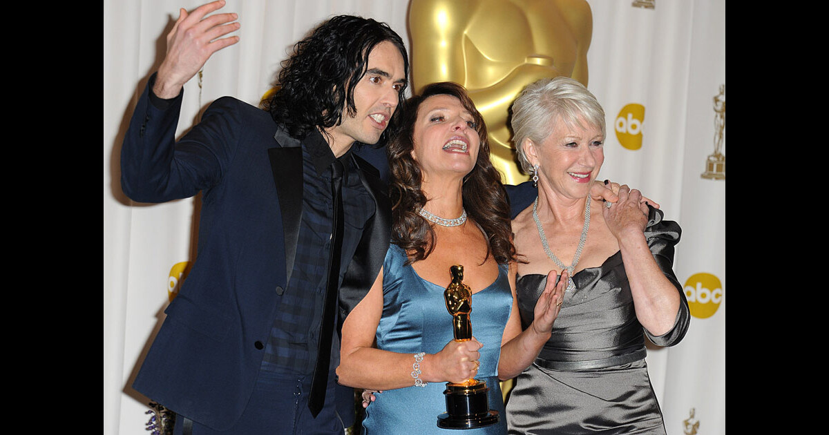 Photo : Russell Brand et Helen Mirren entourant Susanne Bier (Oscar du ...
