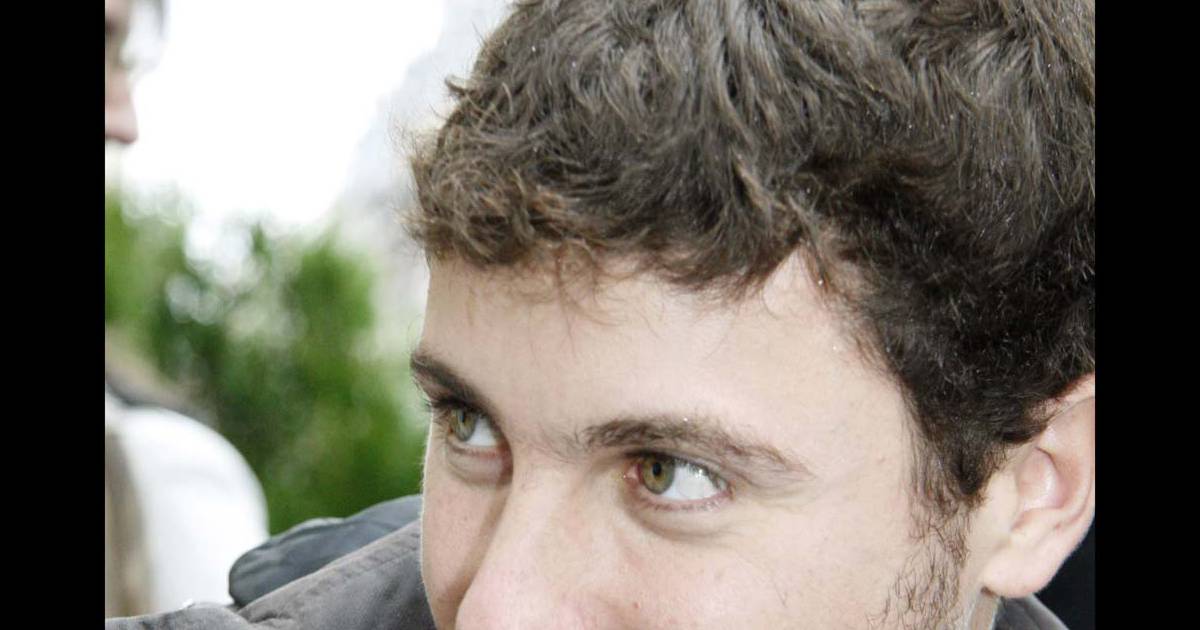 Romain Colucci, inauguration de la place Coluche à Paris, le 29 octobre ...