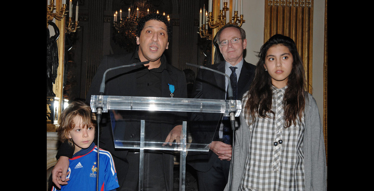 Photo : Smaïn, fait Chevalier dans l'Ordre National du Mérite, en 2007 ...