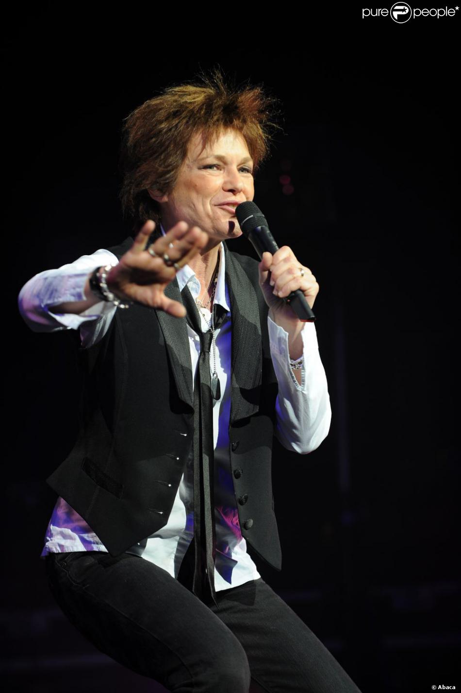 Sabine Paturel à l'Arena de Genève pour le concert Dream Party 80, le 4 ...