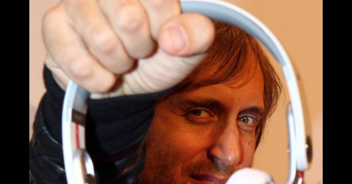 David Guetta présente son casque Beats Mixr, à Berlin le 6 septembre ...