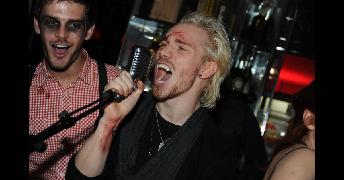 Gregory Deck au VIP ROOM Theater pour la soirée Halloween à Paris le 31 octobre 2011 - Purepeople