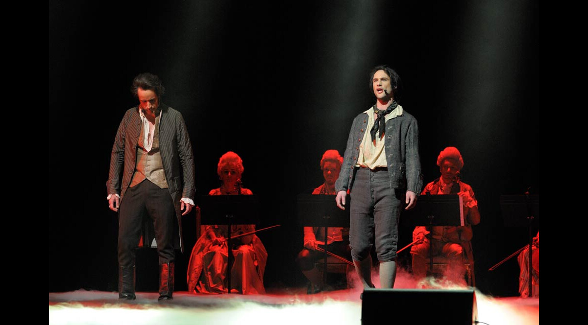 Photo : Camille Desmoulins (Rod Janois) et son ami Lazare (Mathieu ...