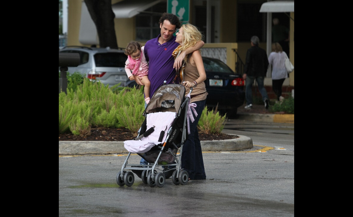 Photo : Carlos Moyà, sa femme Carolina et leur fille Carla le 14 ...