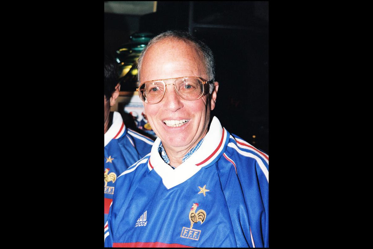 Photo : Thierry Roland en septembre 1998, à Paris. - Purepeople