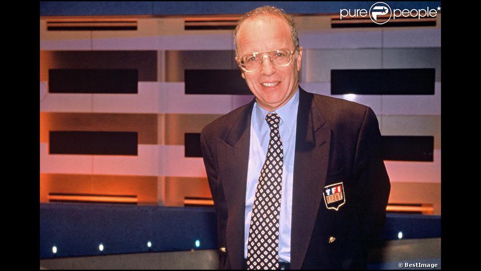 Thierry Roland sur la plateau de TF1 en 1997. - Purepeople