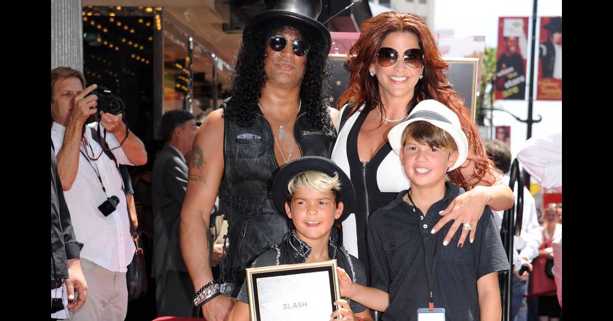 Slash entouré de sa famille, honoré d'une étoile sur le Hollywood Walk ...