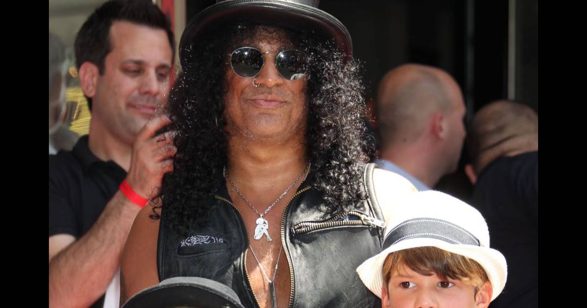 En présence de ses enfants, Slash reçoit son étoile au Hollywood Walk ...